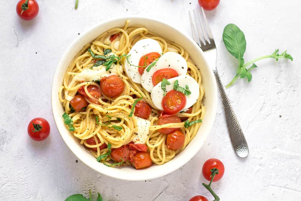 Simple Spaghetti Caprese - Happy Veggie Kitchen