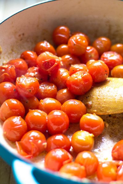 Simple Spaghetti Caprese - Happy Veggie Kitchen