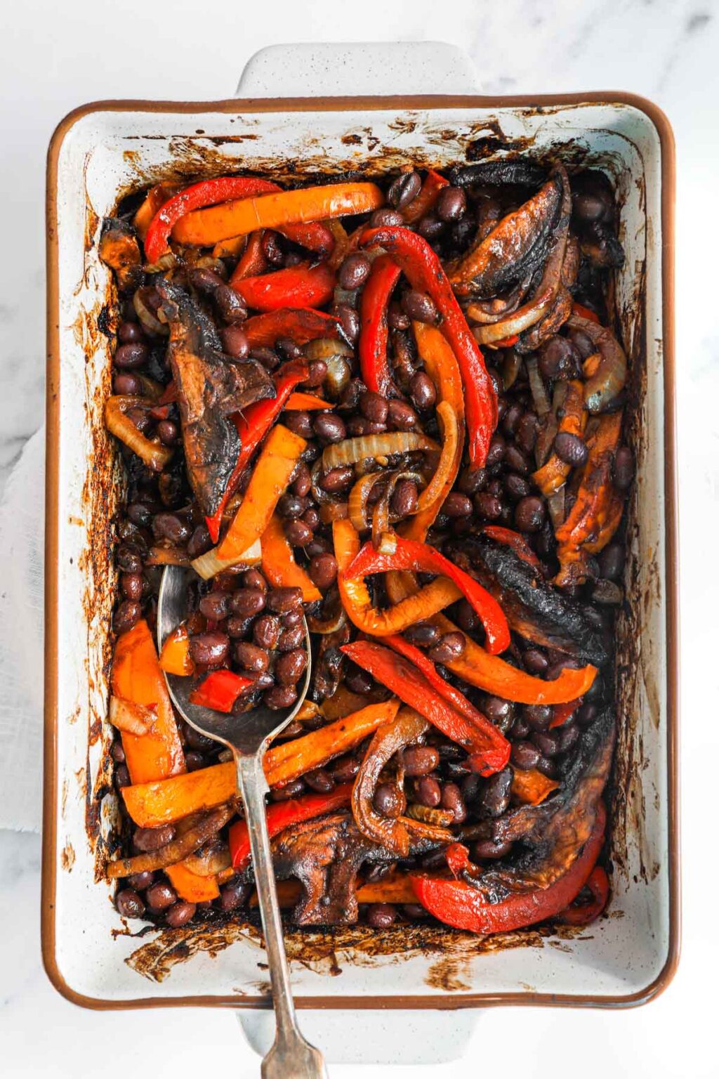 Black Bean Fajitas with Sweet Chili Sauce - Happy Veggie Kitchen